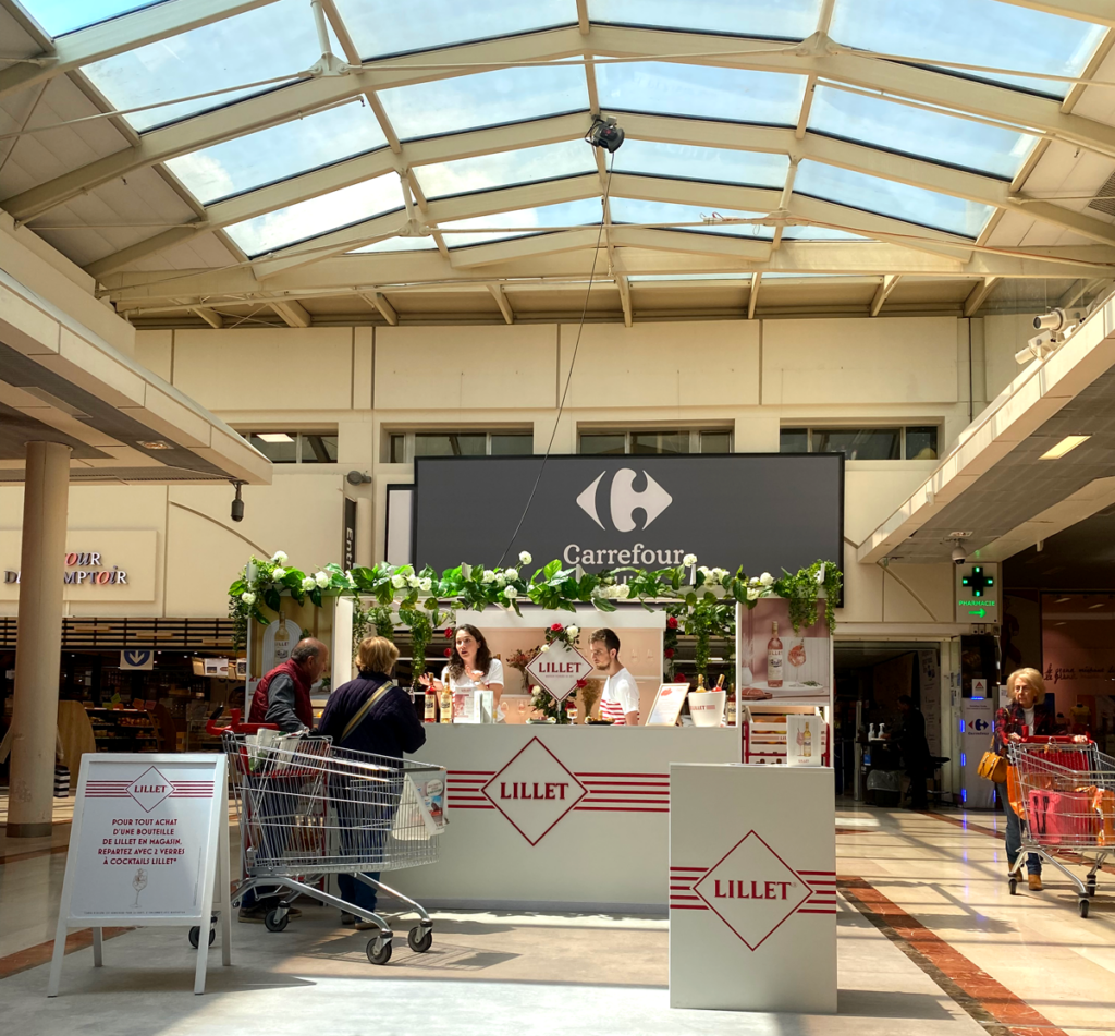 Flagship store Lillet (Pernod Ricard) en galerie commerciale par STRADA ...