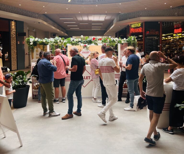 Flagship store Lillet (Pernod Ricard) en galerie commerciale par STRADA ...